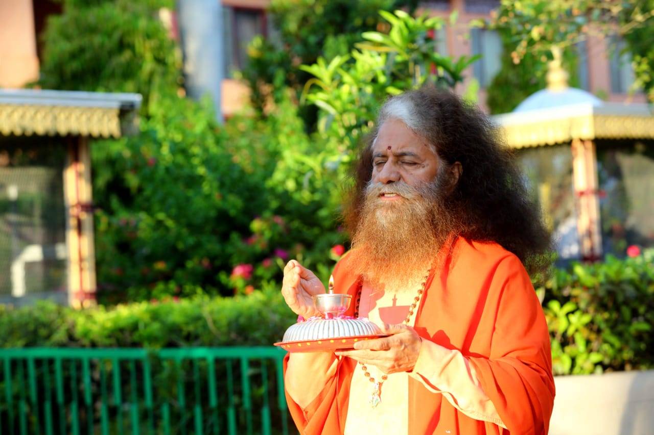 Ek Diya Santo Ke Naam : Revered Saints pay homage to Palghar Saints ...